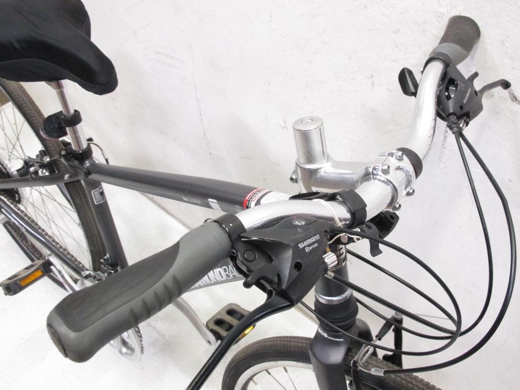 Diamondback Menona Unisex Hybrid Bike | Property Room