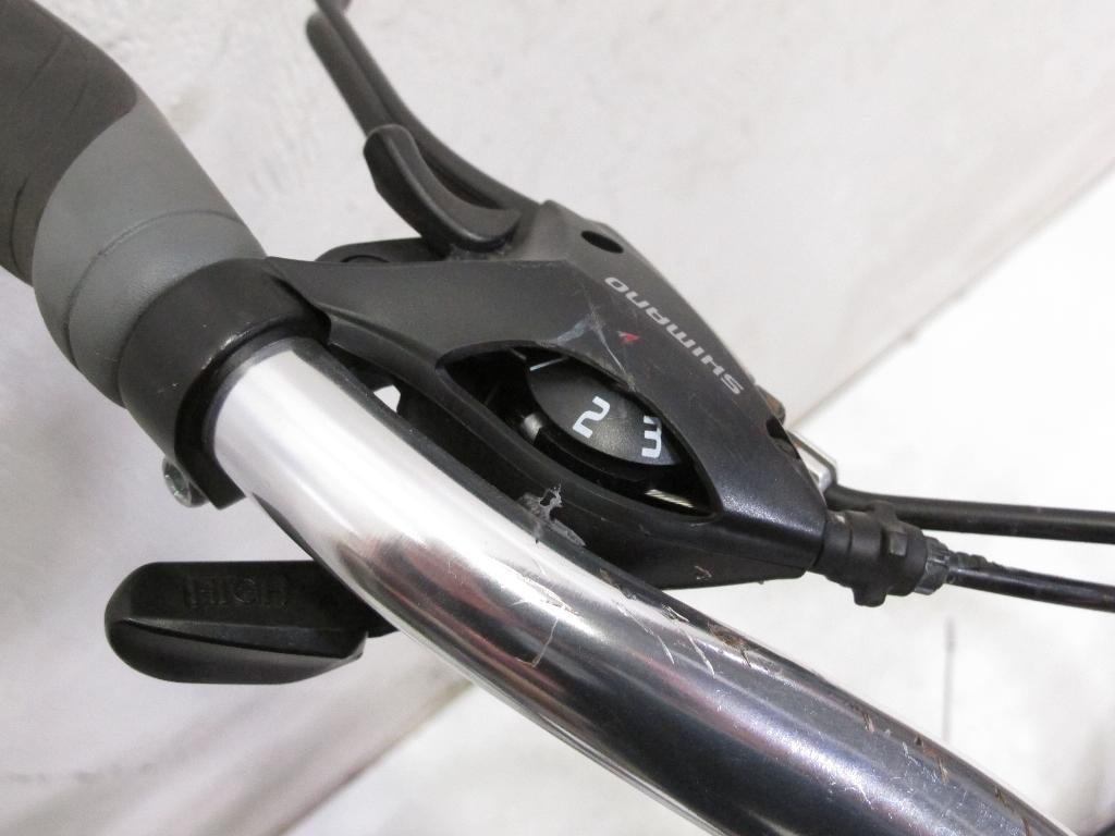 Diamondback Menona Unisex Hybrid Bike | Property Room