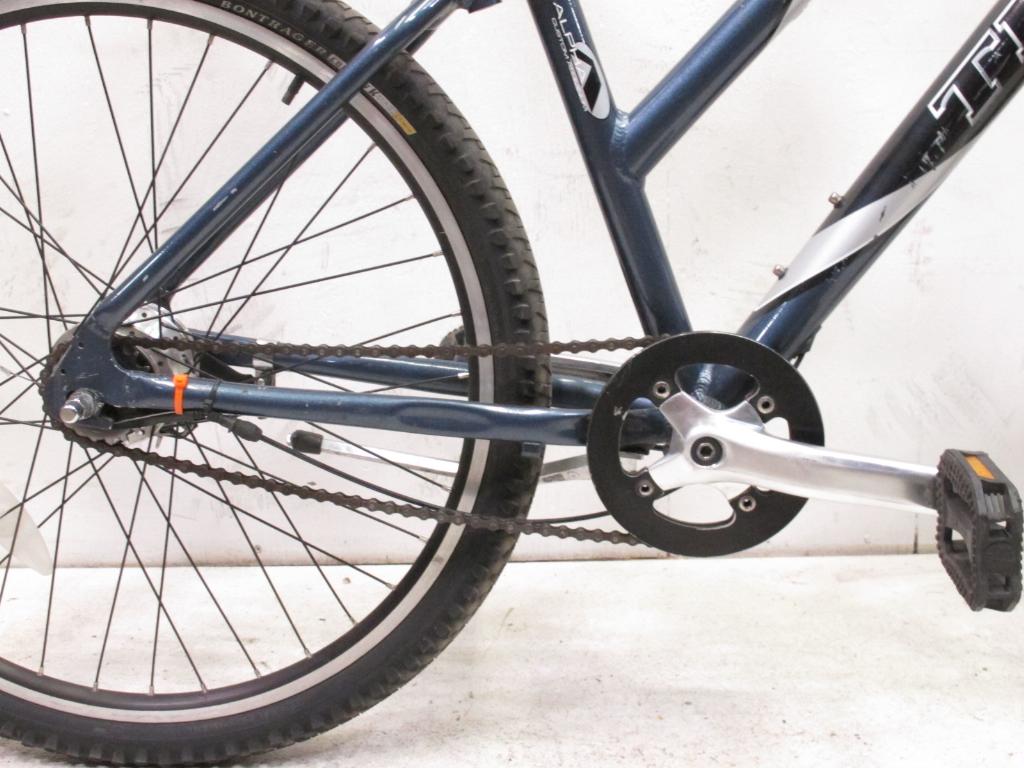 Trek Navigator 400 Women's Hybrid Bike | Property Room