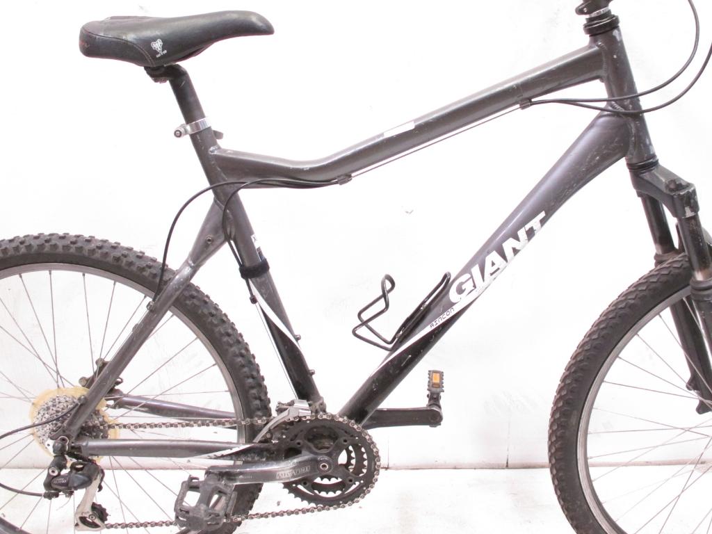 Giant Rincon Men's Mountain Bike | Property Room