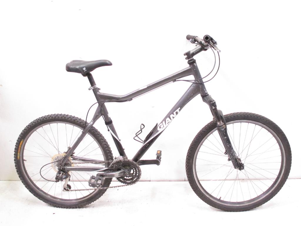 Giant Rincon Men's Mountain Bike | Property Room