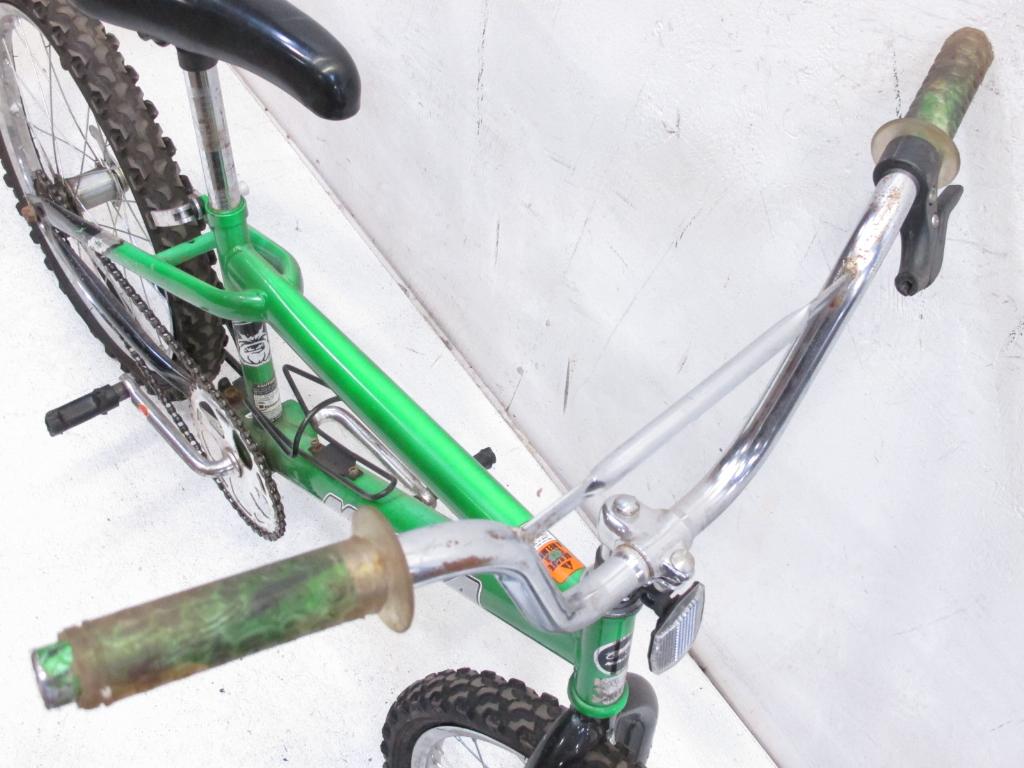 Magna Rip Claw Boy's BMX Bike | Property Room