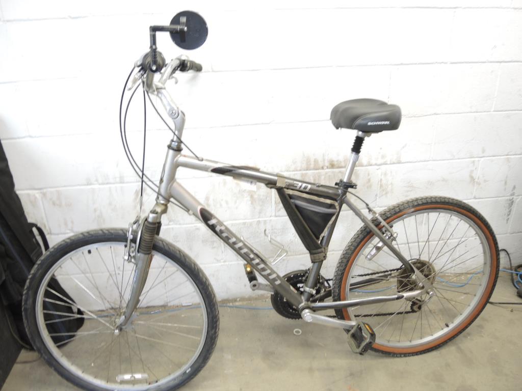 Raleigh SC30 Hybrid Bike | Property Room