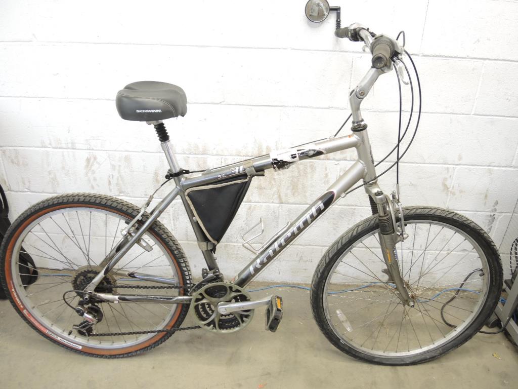 Raleigh SC30 Hybrid Bike | Property Room