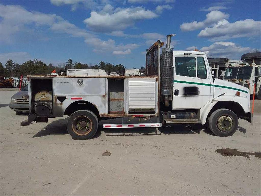 2001 Freightliner Fl50 (Medford, NY 11763) | Property Room