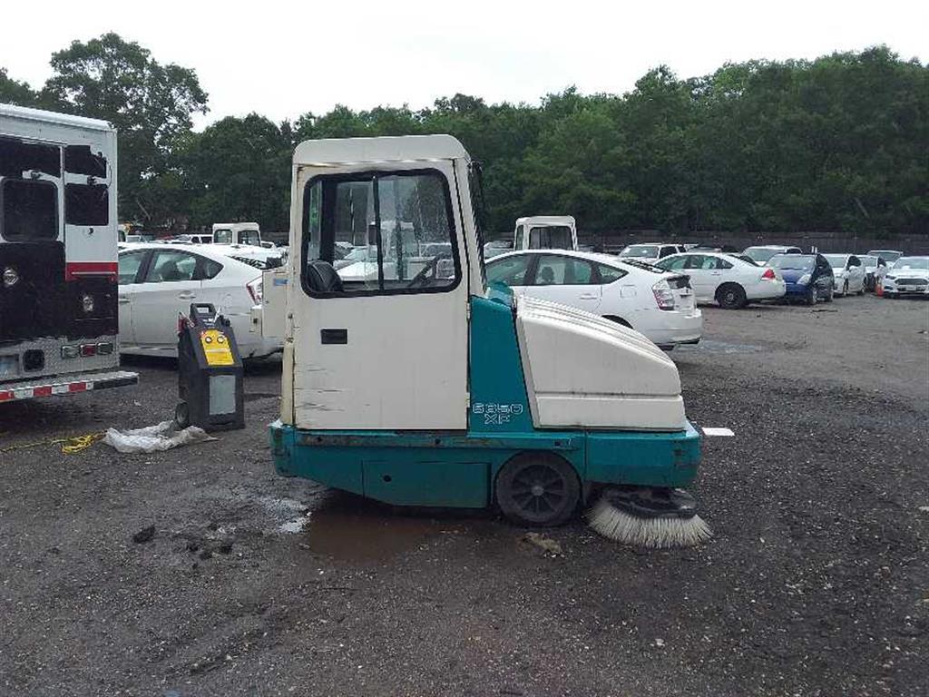 2001 Tennant 6500 (Medford, NY 11763) | Property Room