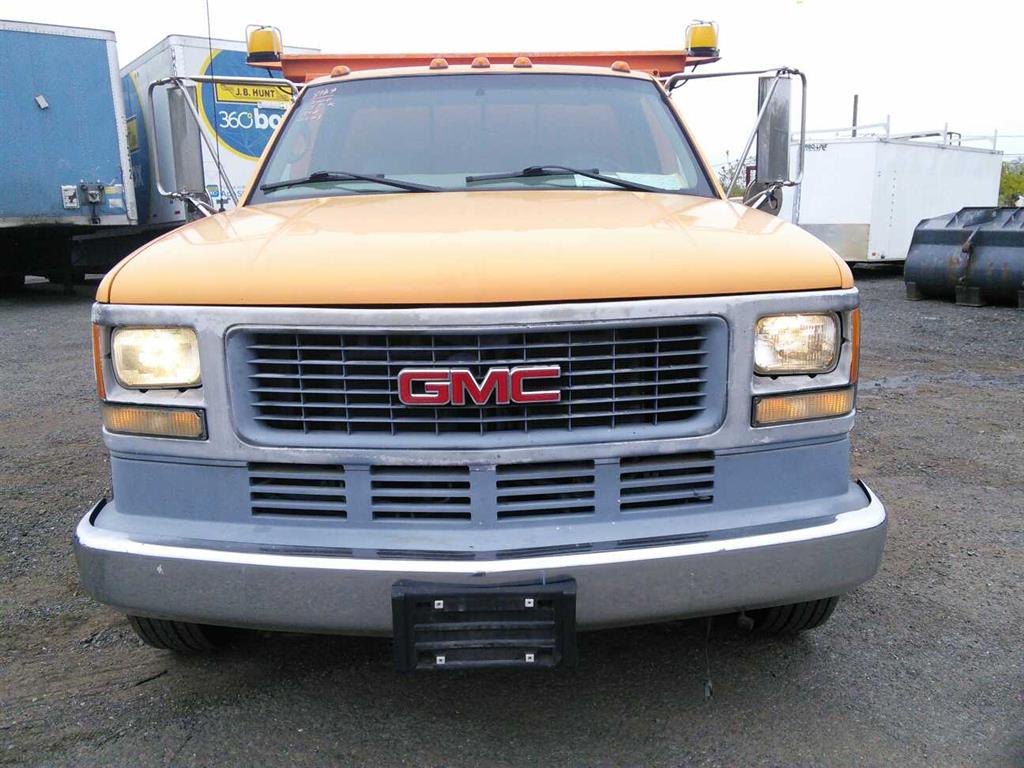 2002 GMC 3500 (Hartford, CT 06114) | Property Room