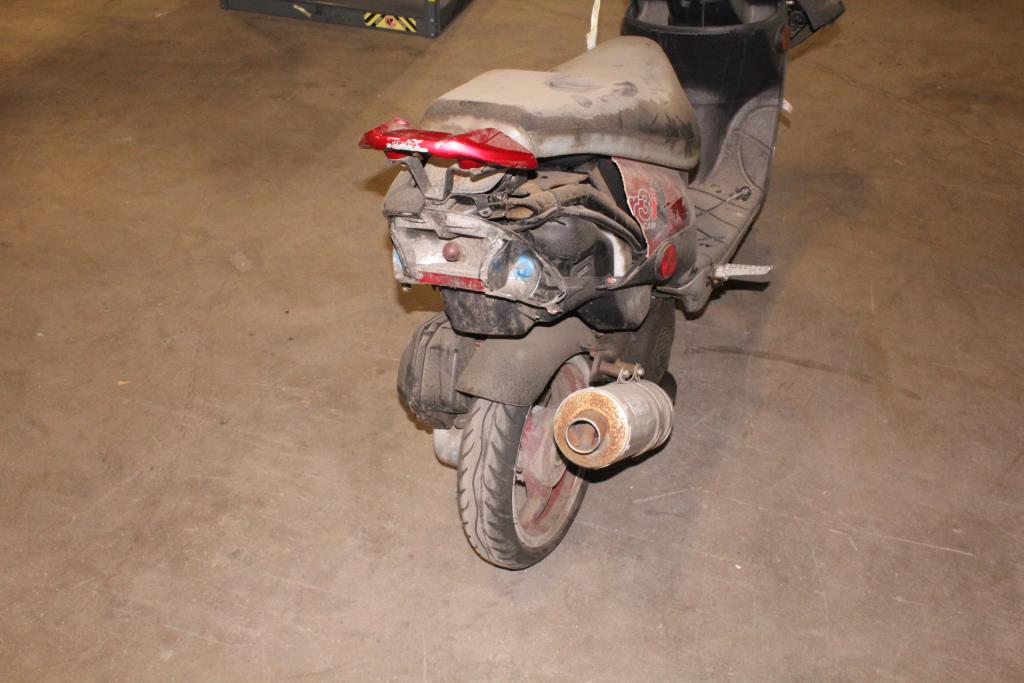 2002 Vento Zip R3i Scooter | Property Room