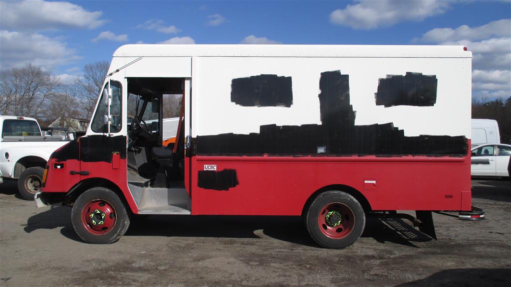 2002 Workhorse P30 (Medford, NY 11763) | Property Room
