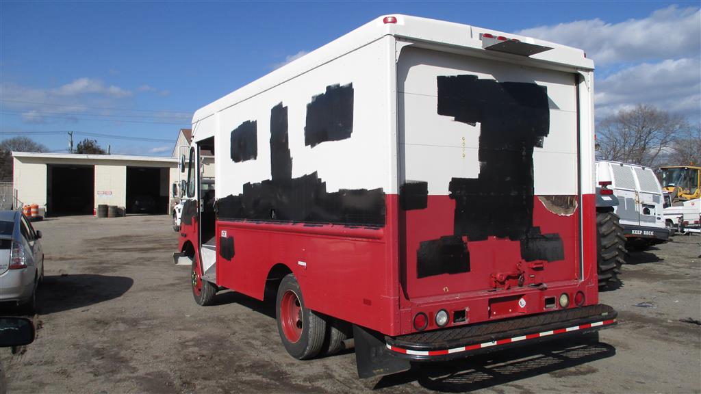 2002 Workhorse P30 (Medford, NY 11763) | Property Room