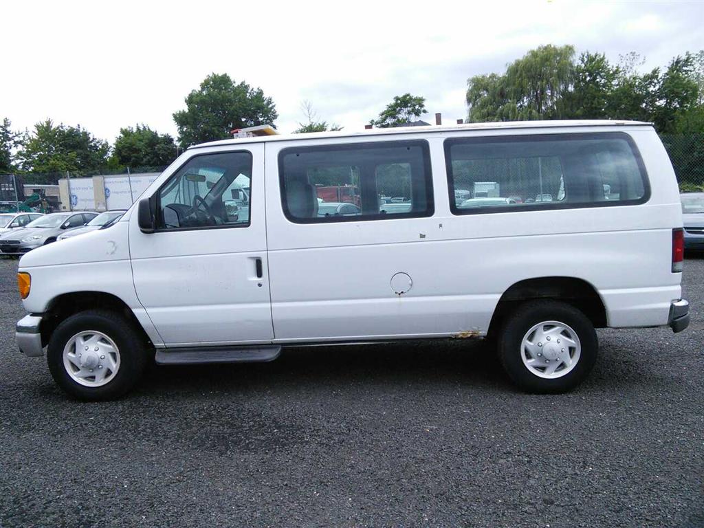 2003 Chevrolet Econoline 12 Passenger Van (Hartford, CT 06114 ...