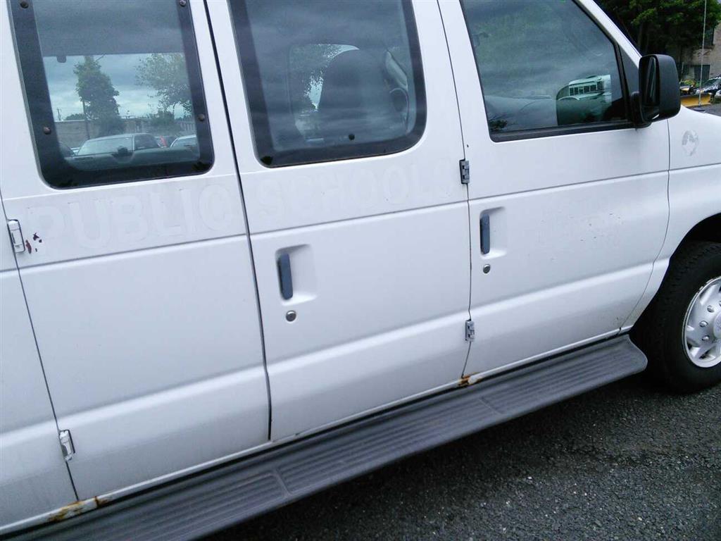 2003 Chevrolet Econoline 12 Passenger Van (Hartford, CT 06114 ...