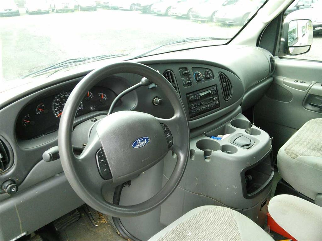 2003 Chevrolet Econoline 12 Passenger Van (Hartford, CT 06114 ...