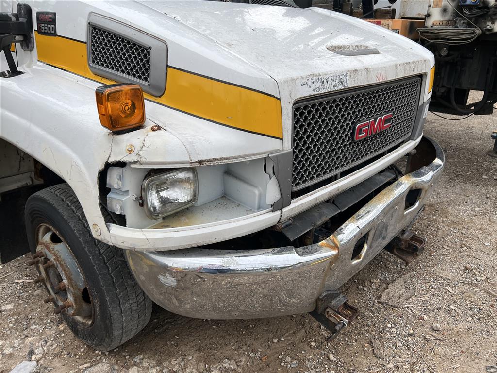 2004 GMC W5500 (Staten Island, NY 10309) | Property Room