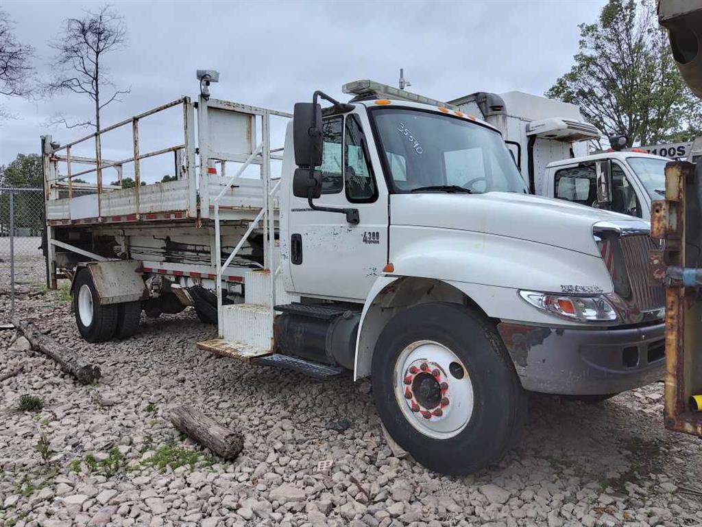 2004 International 4300 (Staten Island, NY 10309) | Property Room