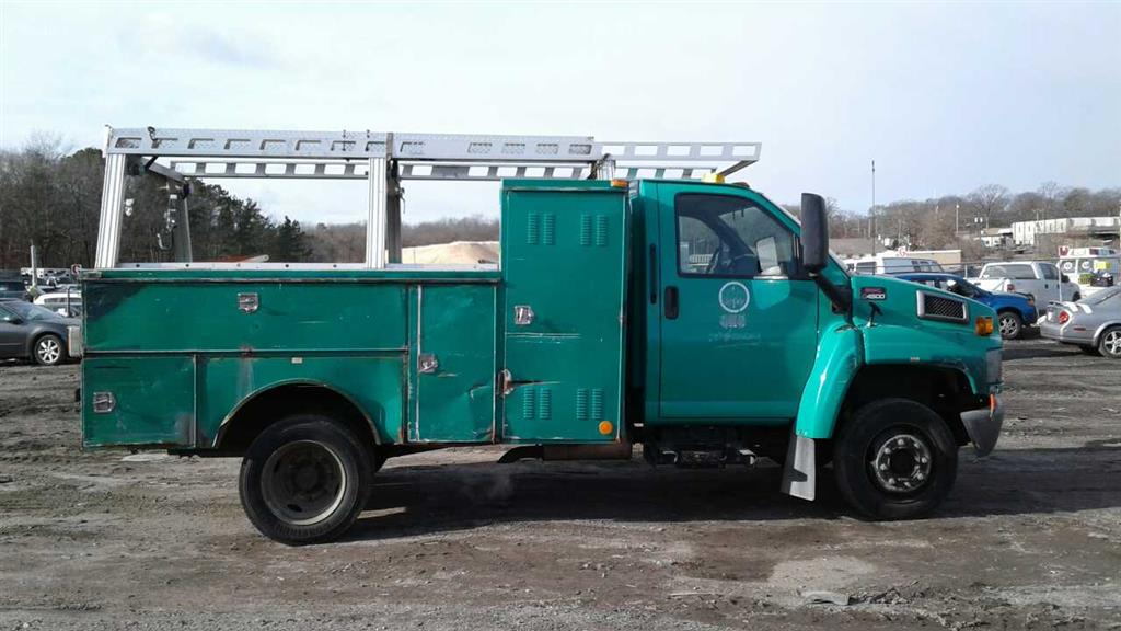 2005 GMC C4500/C4C042 (Medford, NY 11763) | Property Room