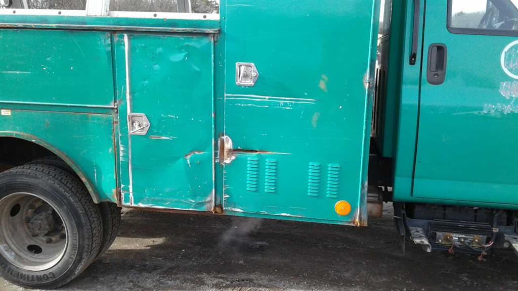 2005 GMC C4500/C4C042 (Medford, NY 11763) | Property Room