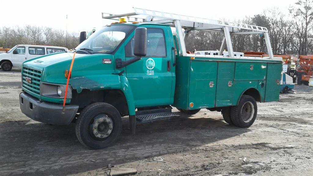 2005 GMC C4500/C4C042 (Medford, NY 11763) | Property Room