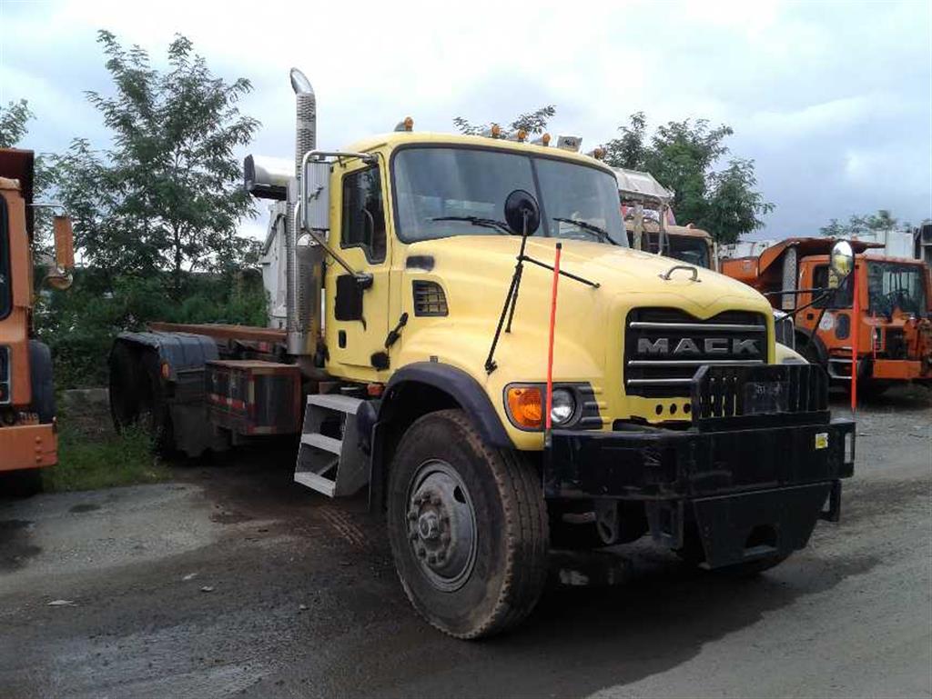 2005 Mack Cv713 (Brooklyn, NY 11214) | Property Room