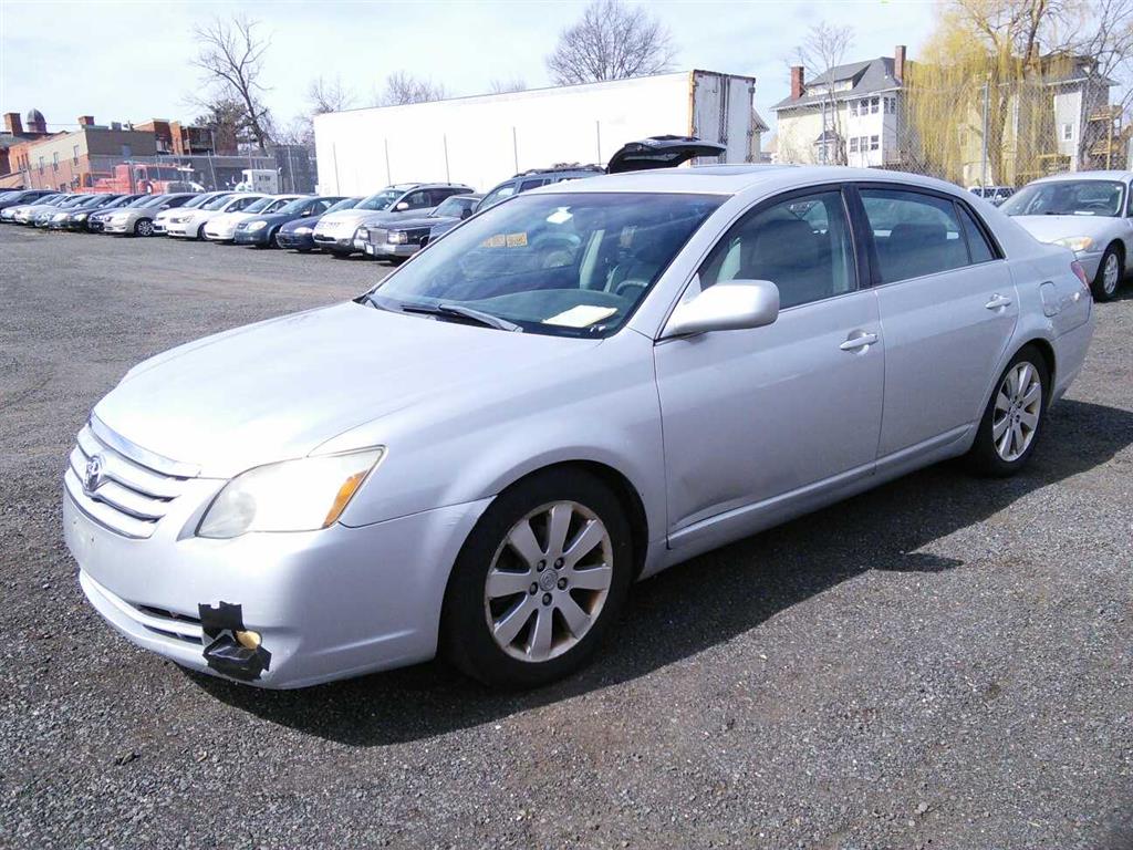 2005 Toyota Avalon (Hartford, CT 06114) | Property Room