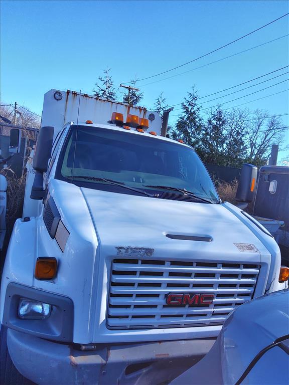 2006 GMC C7000 (Staten Island, NY 10309) | Property Room