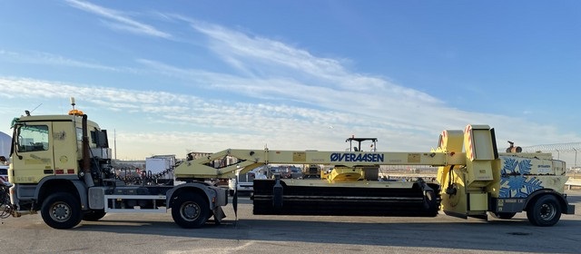 2006 Mercedes-Benz Actros 2040 AS #90143 & Overaasen Trailer Runway ...