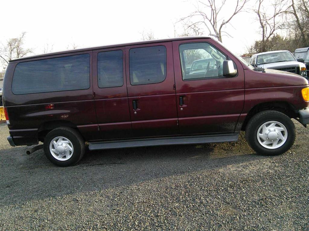 2007 Ford Econoline Passenger Van (Hartford, CT 06114) | Property Room