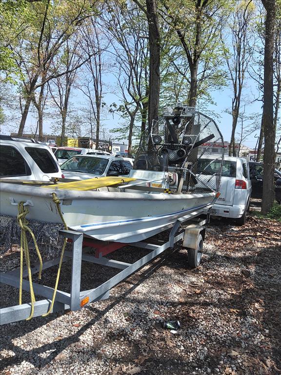 2007 Moose Boats M2-37 (Staten Island, NY 10309) | Property Room