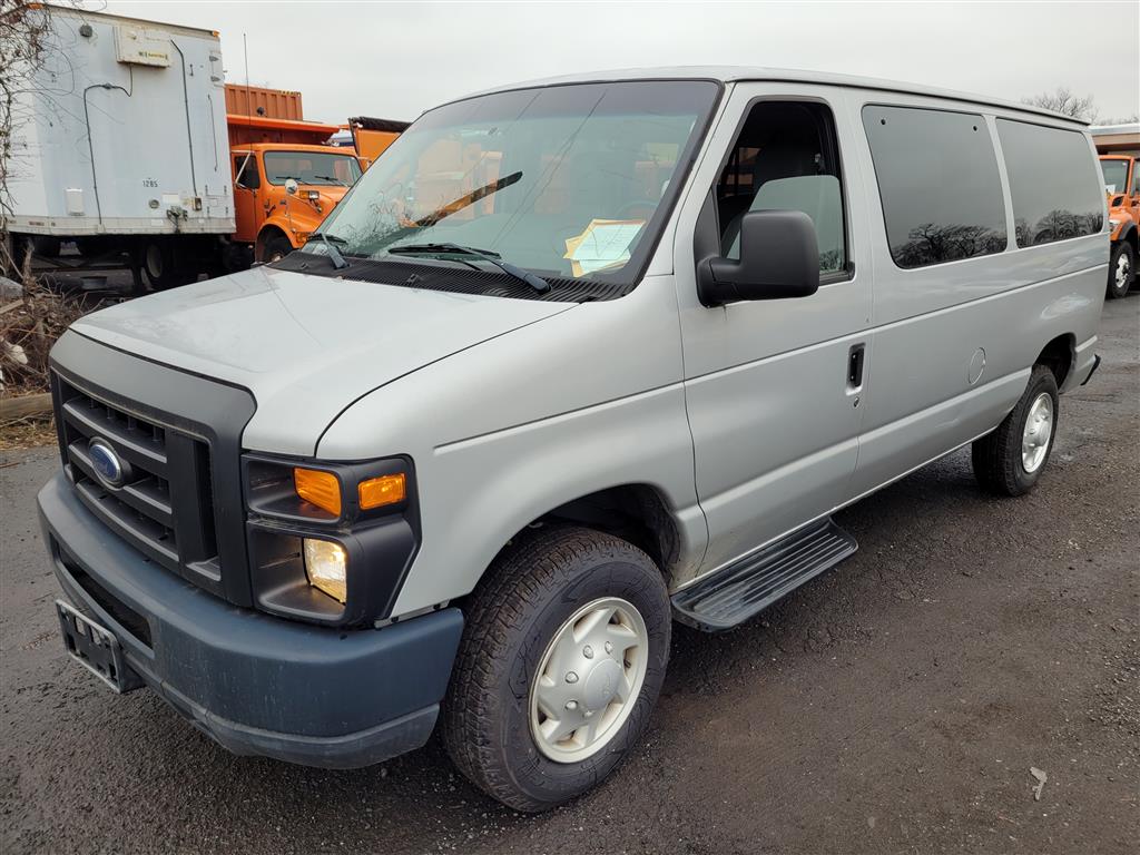 2009 Ford E-350 (Hartford, CT 06114) | Property Room
