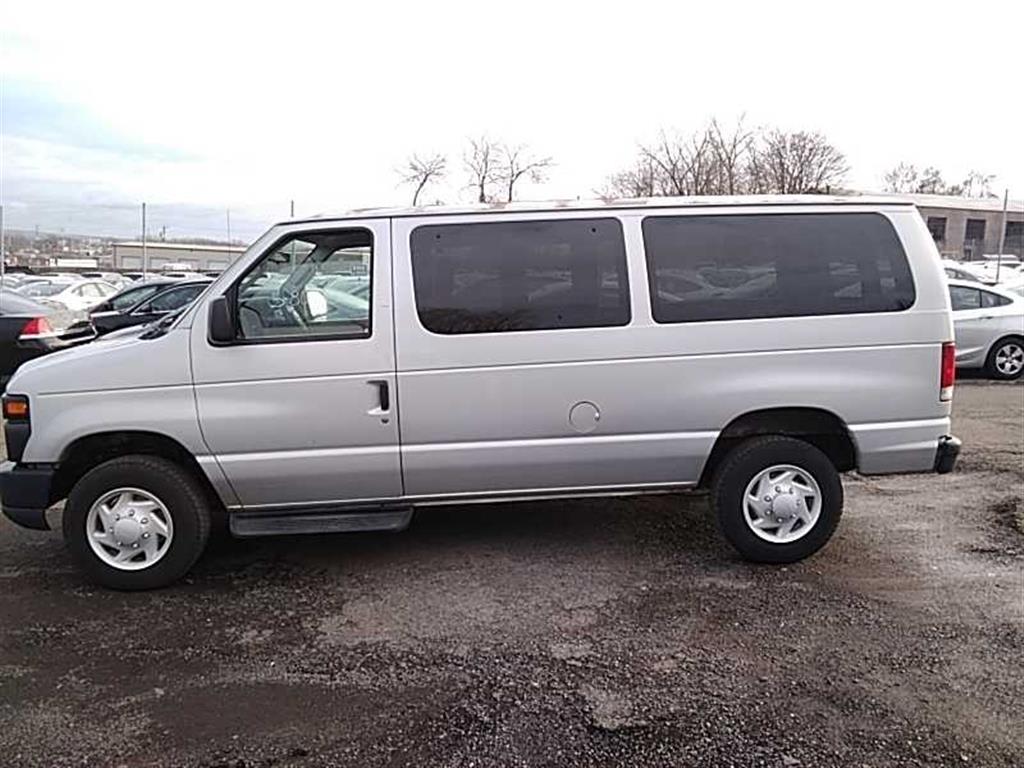 2009 Ford E-350 (Hartford, CT 06114) | Property Room