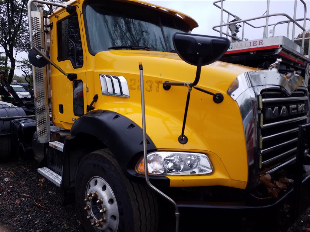 2015 Mack GU813 (Staten Island, NY 10309) | Property Room