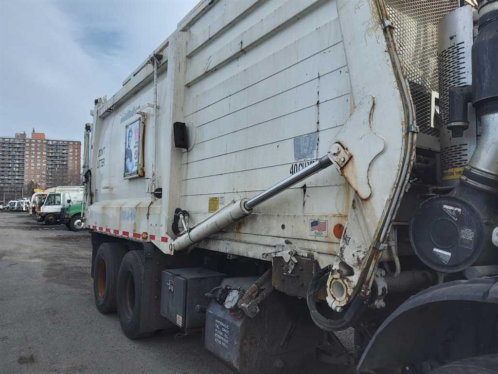 2015 Mack MRU613 (Brooklyn, NY 11214) | Property Room