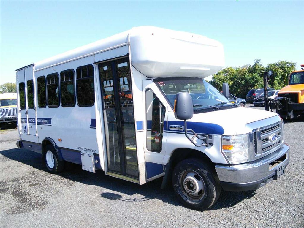 2016 Ford E450 Paratransit Bus (Hartford, CT 06114) | Property Room