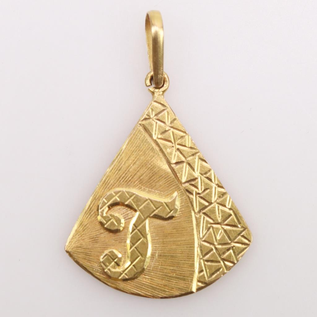 20kt Gold Letter T Pendant | Property Room