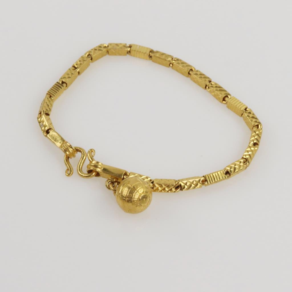 22kt Gold Block Link Chain Bracelet-Evaluated By Our Certified ...