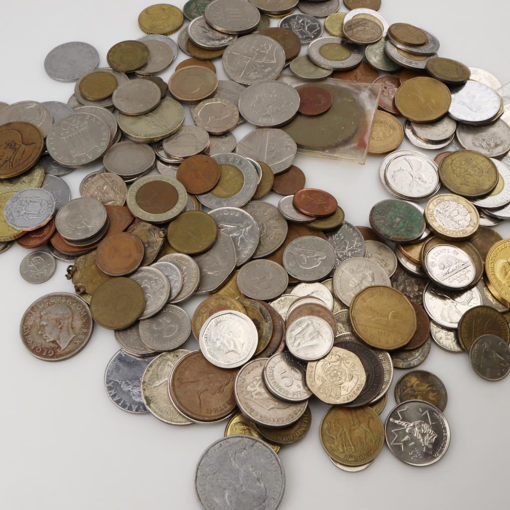 2.5+lbs Foreign Coins And Tokens | Property Room