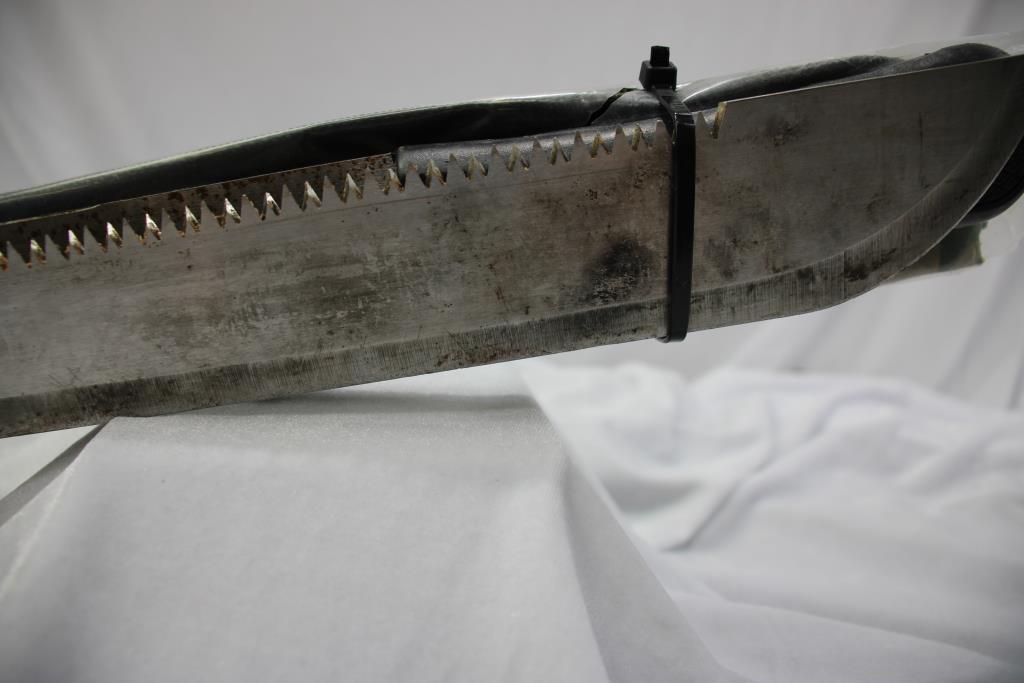 3 Machetes | Property Room