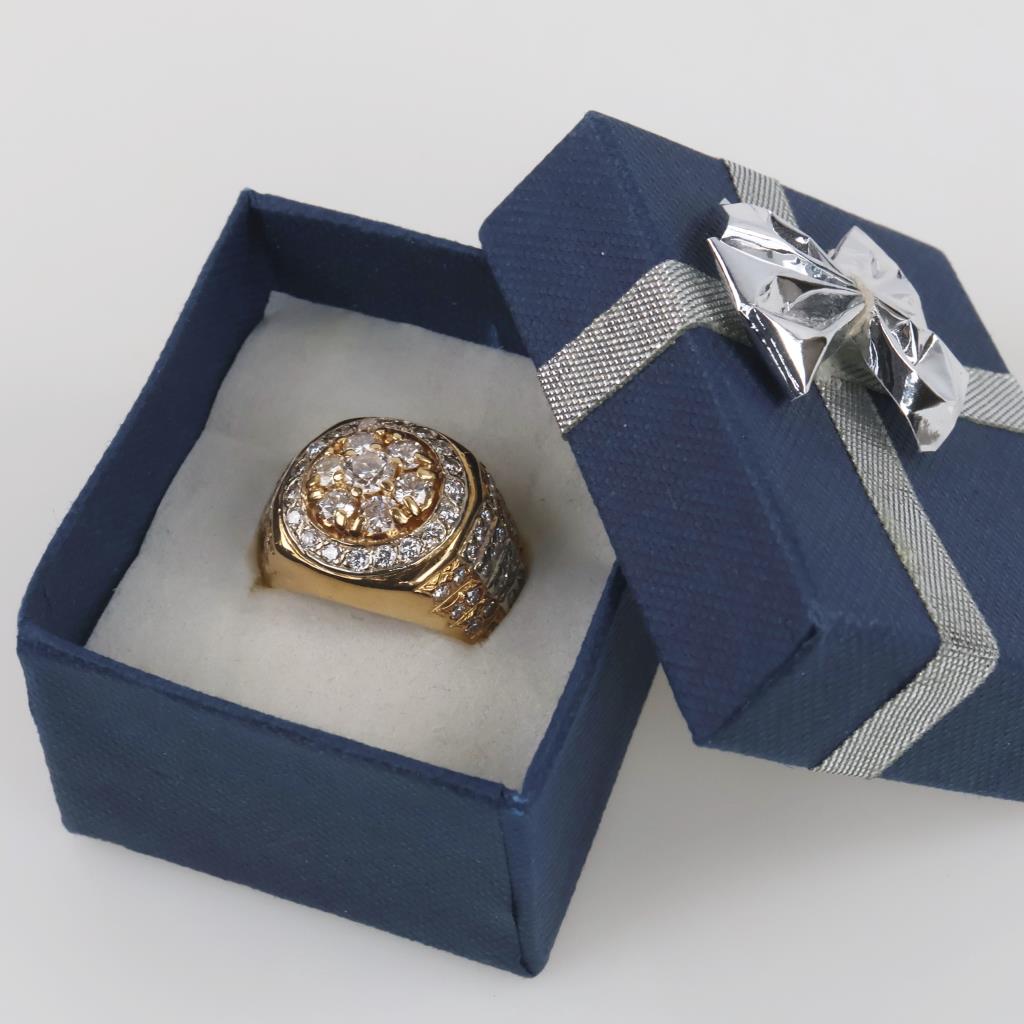 3.30cts TW Diamond 18kt Gold Signet Ring-Evaluated By Our Certified ...