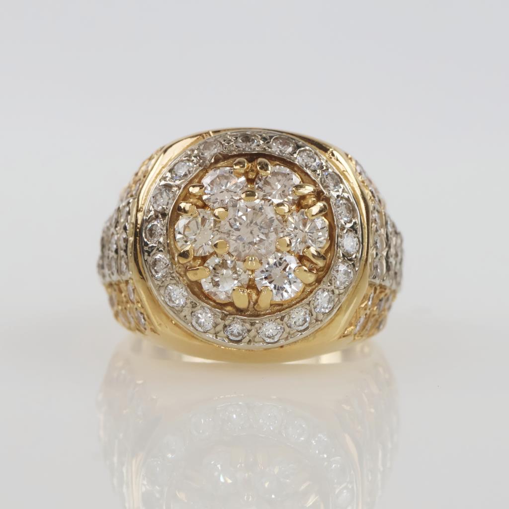 3.30cts TW Diamond 18kt Gold Signet Ring-Evaluated By Our Certified ...