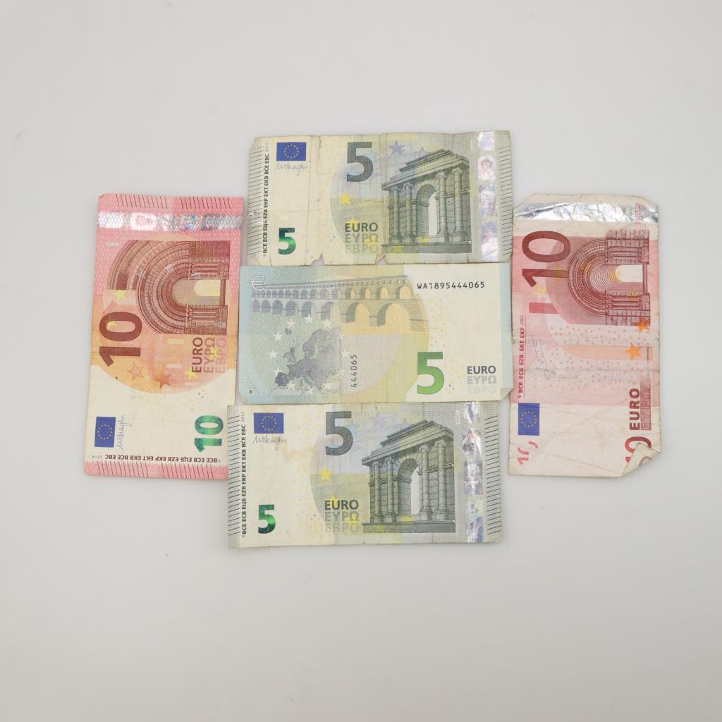 35 Euros | Property Room