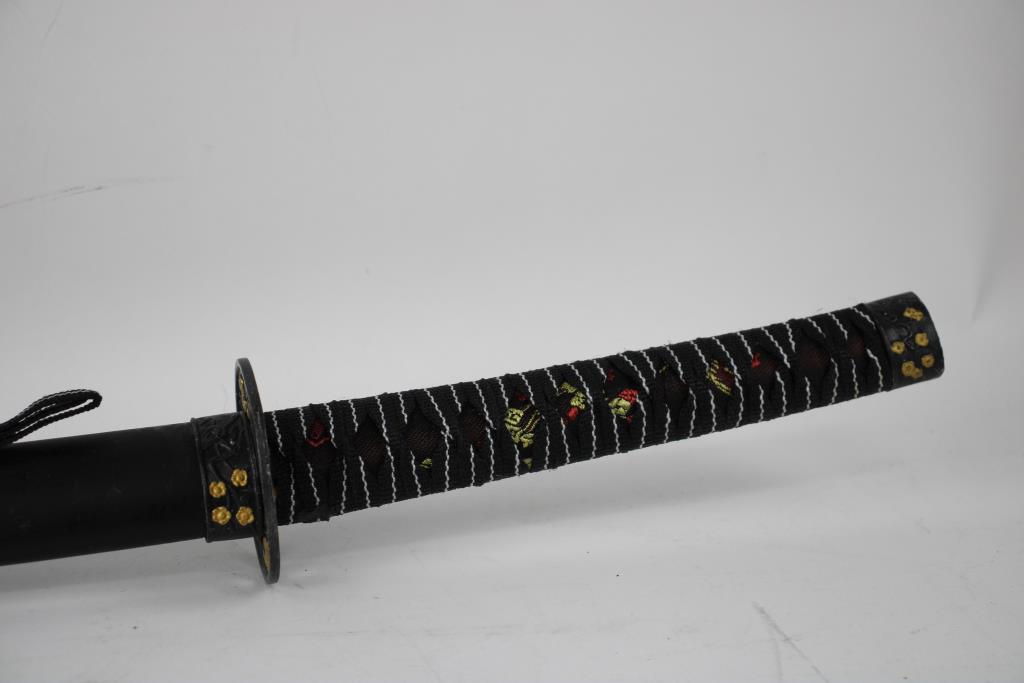 36' Samurai Sword With Floral Pattern Grip Handle | Property Room