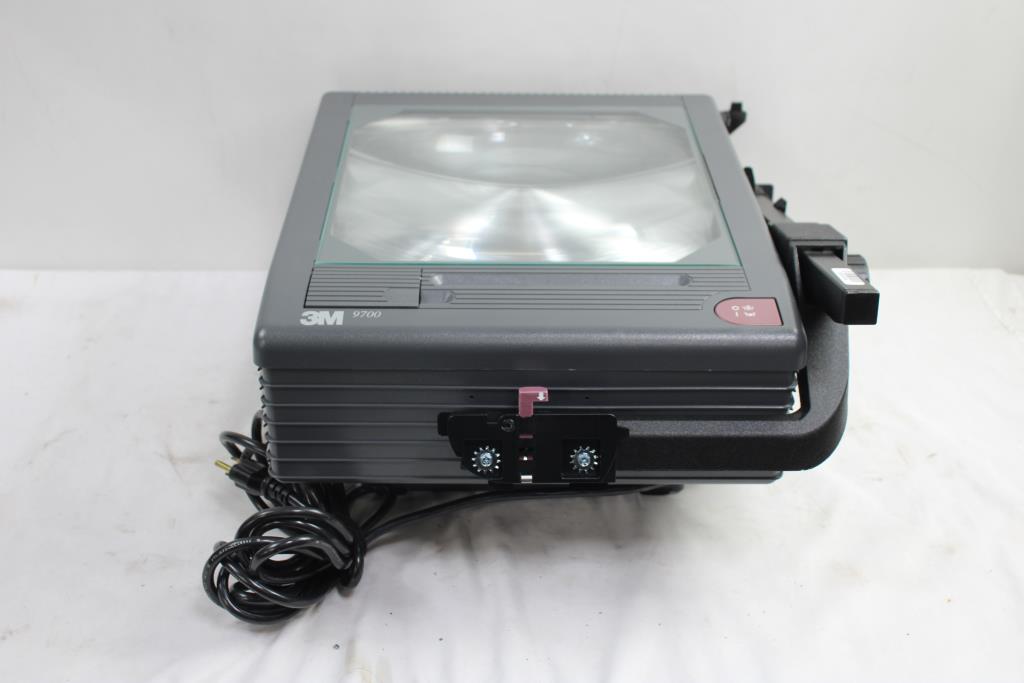 3m 9700 Overhead Projector 21x18x7 | Property Room