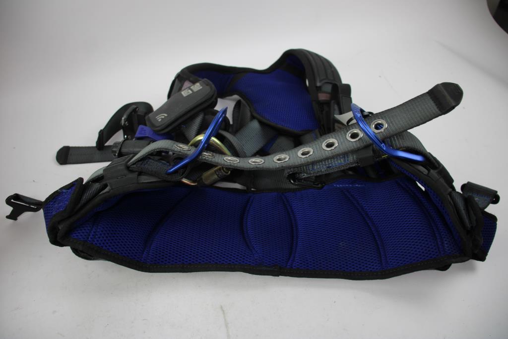 3M DBI-SALA ExoFit X300 Saftey Harness | Property Room