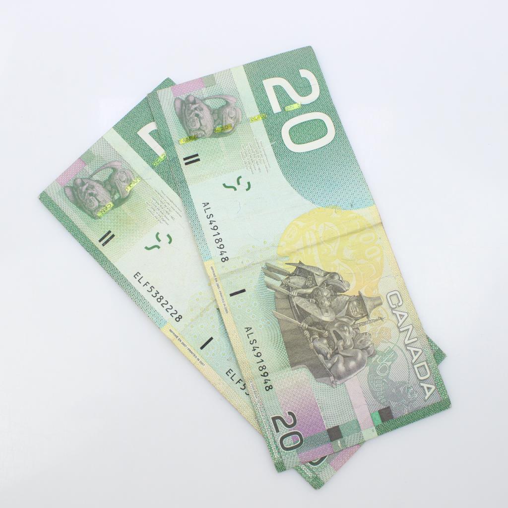 40 Canadian Dollars Property Room 40-canadian-dollars-property-room