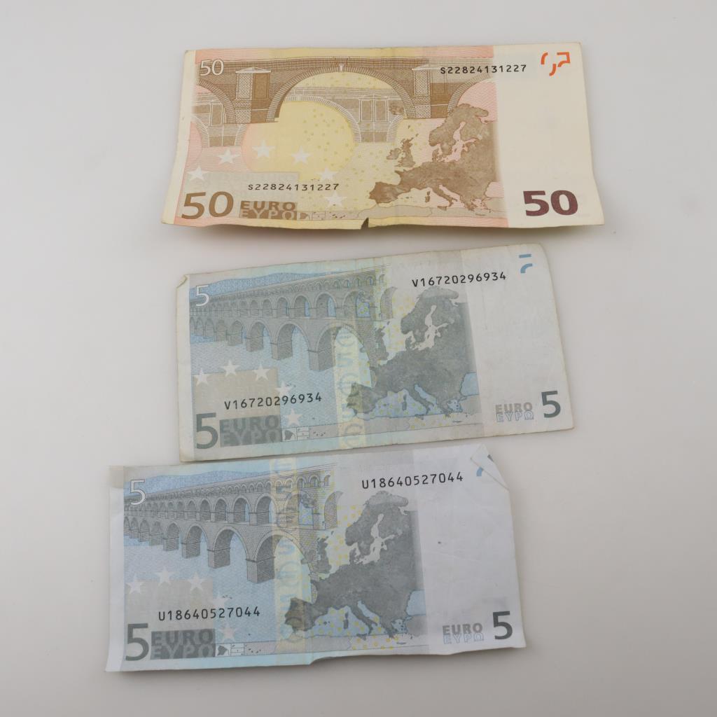 60 Euros | Property Room