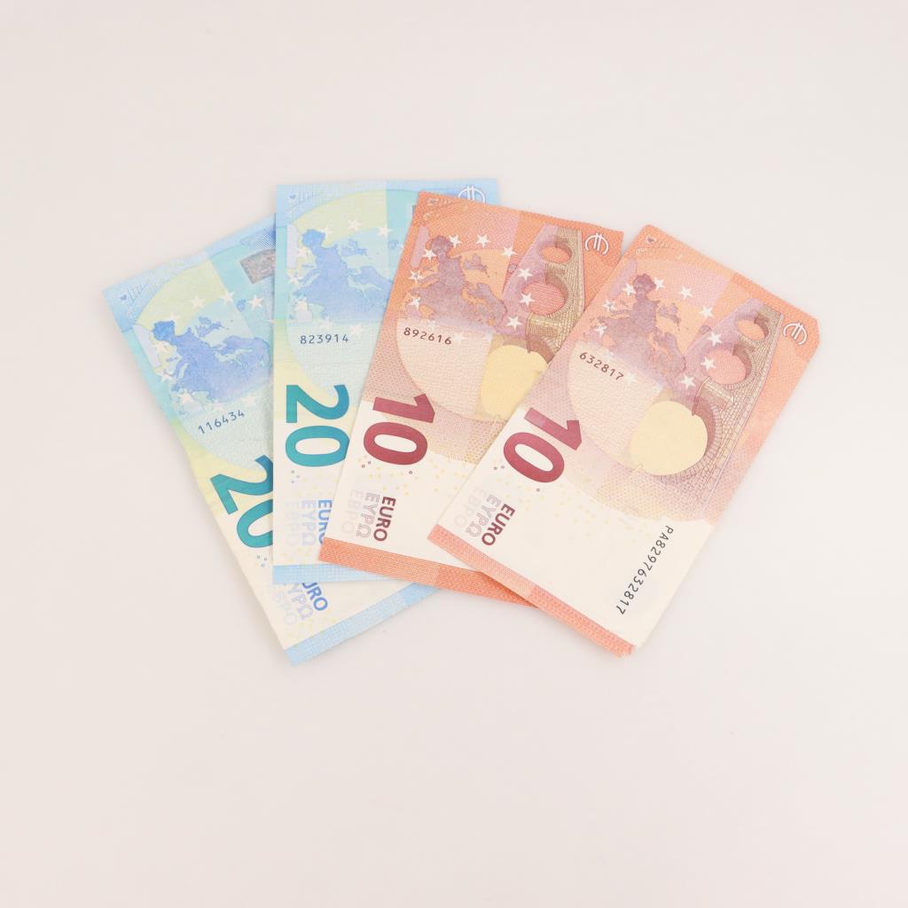 60 Euros | Property Room