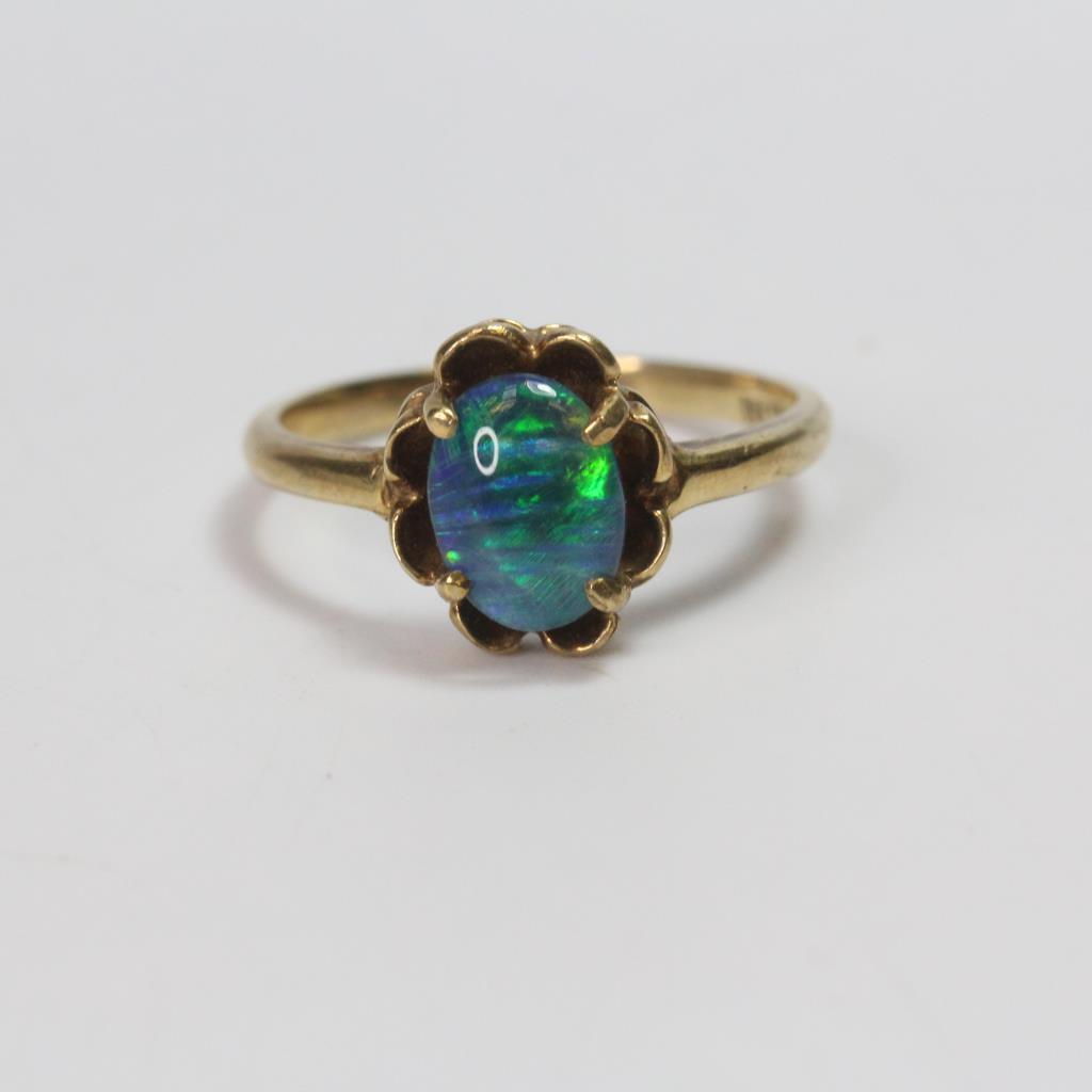 9kt Gold 2g Ring With Blue Iridescent Stone | Property Room