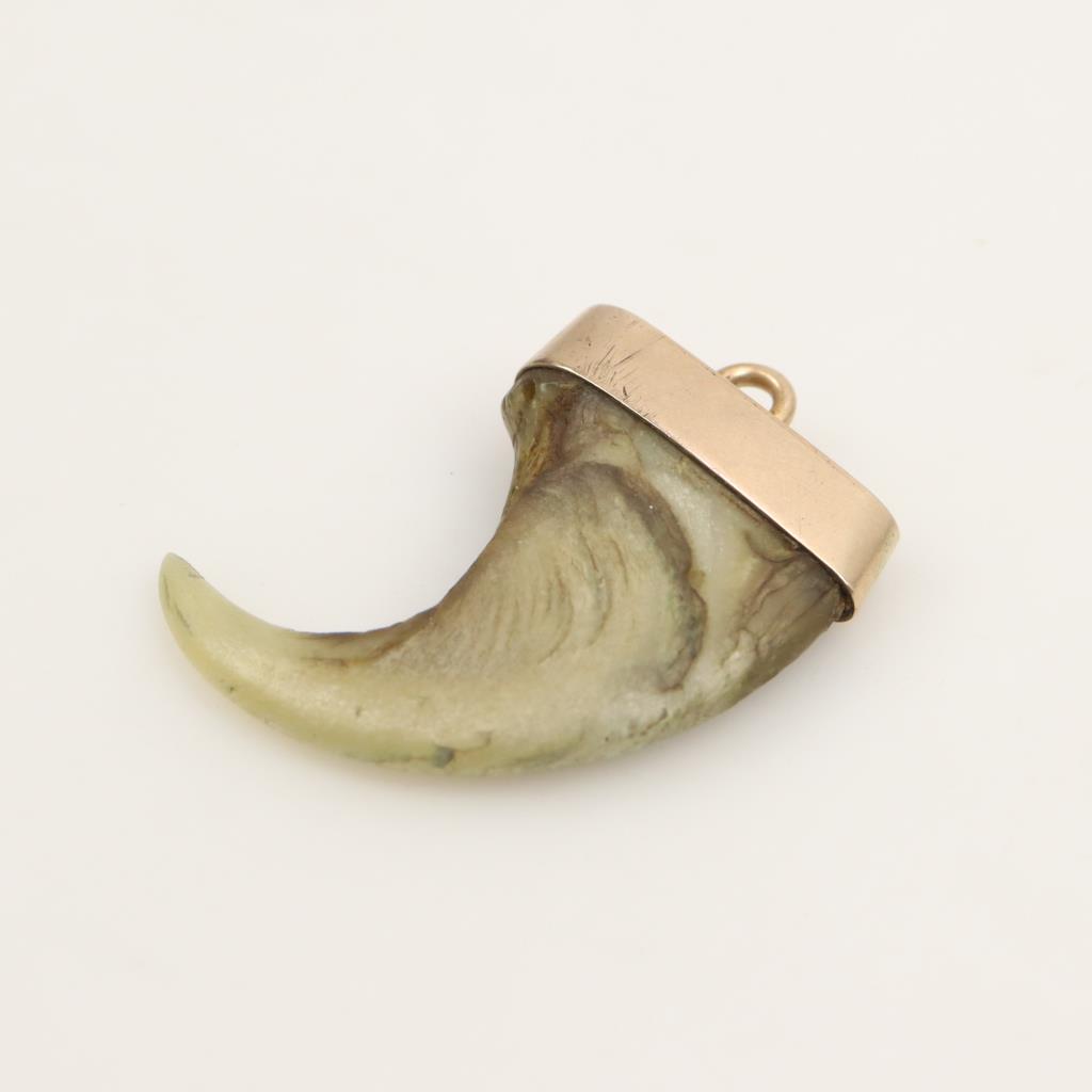 9kt Gold Claw Pendant | Property Room