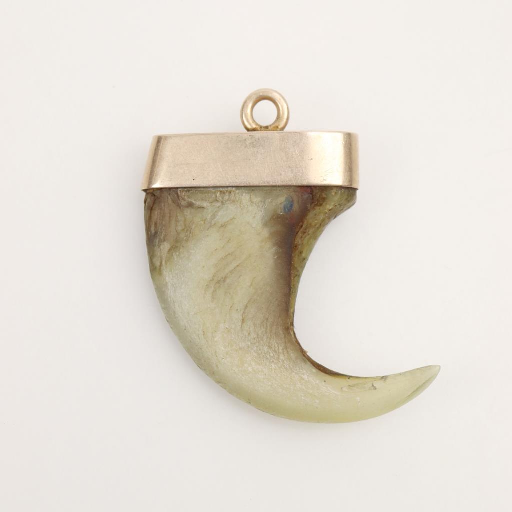 9kt Gold Claw Pendant | Property Room