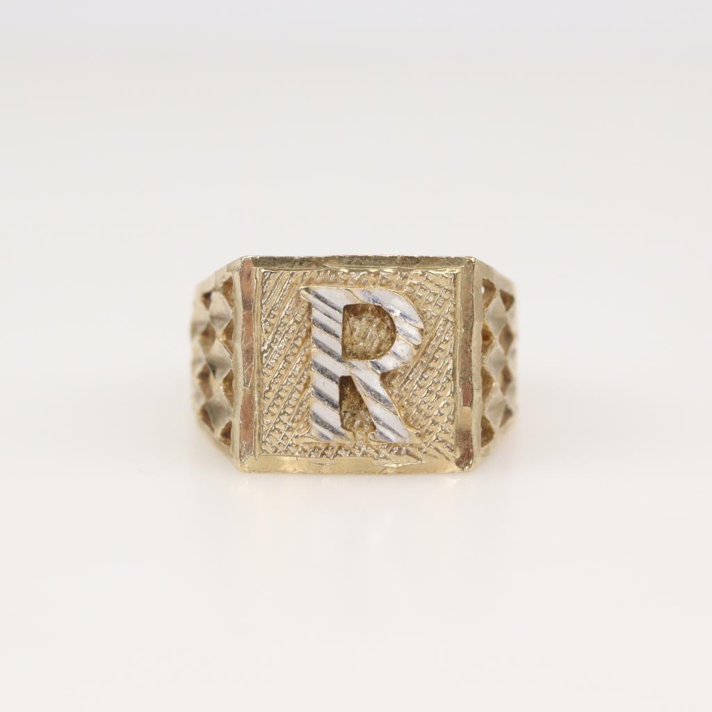 9kt Gold Letter Ring | Property Room